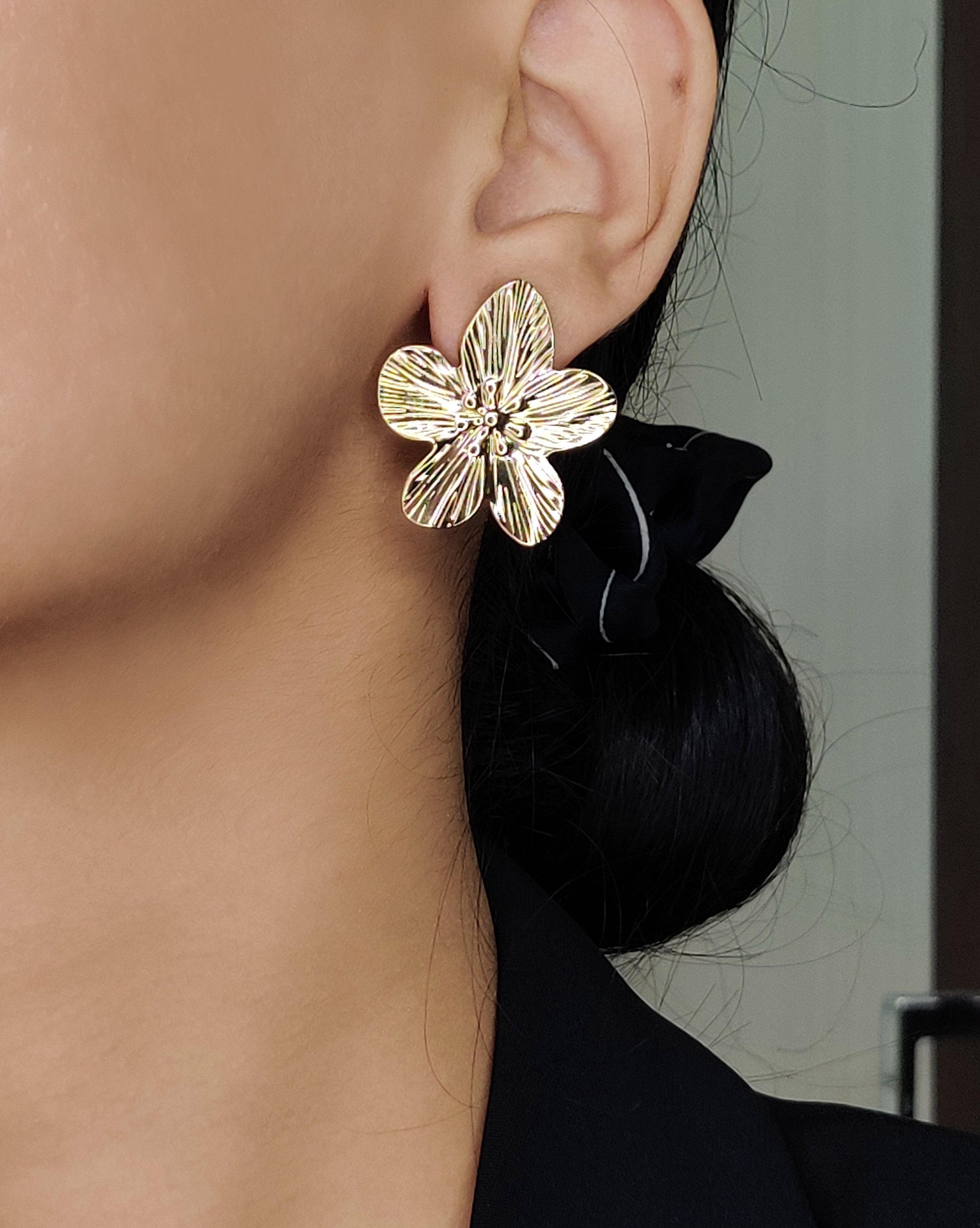 Zara flower earrings store
